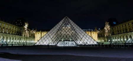 Iluminação LED ilumina pirâmide do Louvre com recurso a 3200 pontos de ...